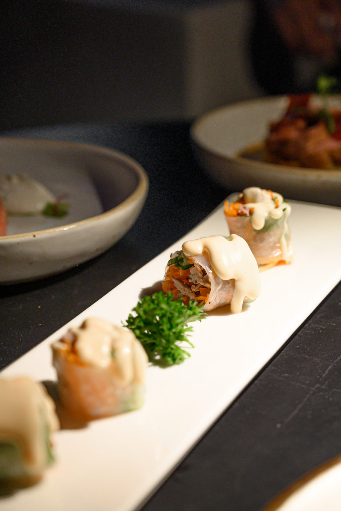 ดื่มด่ำบรรยากาศกับมื้ออาหารสุดพิเศษที่ Blue Sky Rooftop Bar & Dining