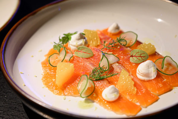 ดื่มด่ำบรรยากาศกับมื้ออาหารสุดพิเศษที่ Blue Sky Rooftop Bar & Dining