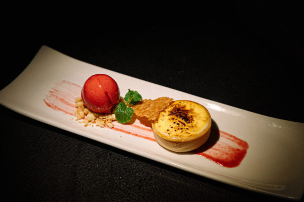 ดื่มด่ำบรรยากาศกับมื้ออาหารสุดพิเศษที่ Blue Sky Rooftop Bar & Dining