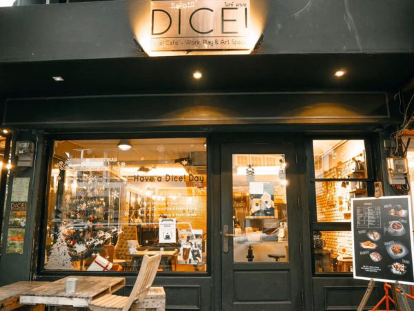 ถึงเวลาตั้งตี้ กับ 10 คาเฟ่บอร์ดเกม กรุงเทพ ได้ทั้งมันส์ ได้ทั้งอิ่ม ...