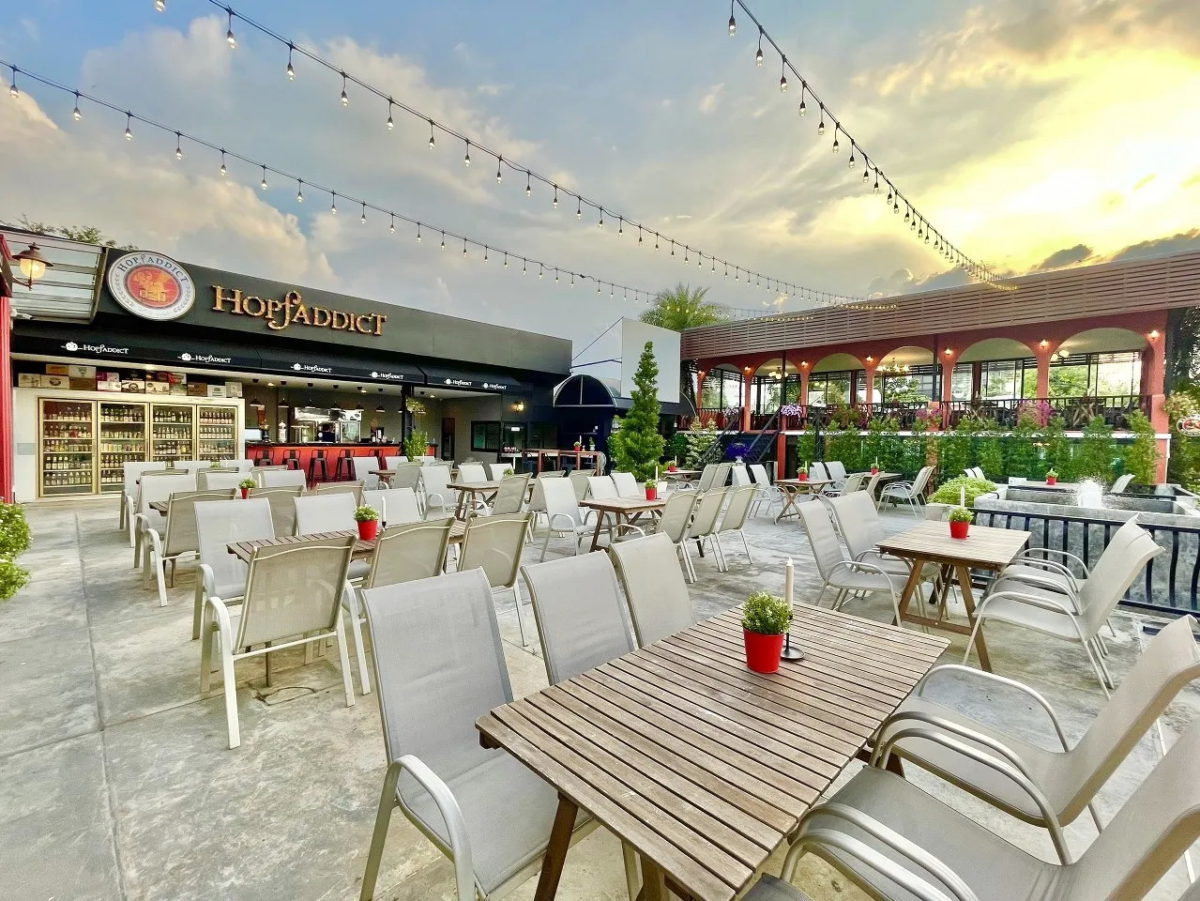 12 ร้านอาหาร ชลบุรี เลื่องชื่อ รสชาติอร่อย สดใหม่ วิวสวย บรรยากาศดี ติดทะเล