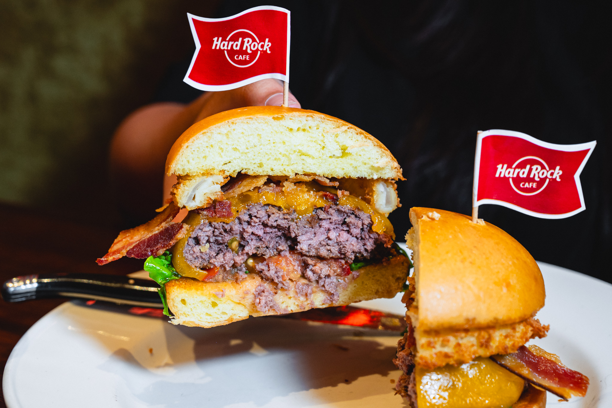 รีวิว Hard Rock Cafe Bangkok อเมริกันคาเฟ่บาร์สุดร็อค สาขาใหม่ใจกลางชิดลม