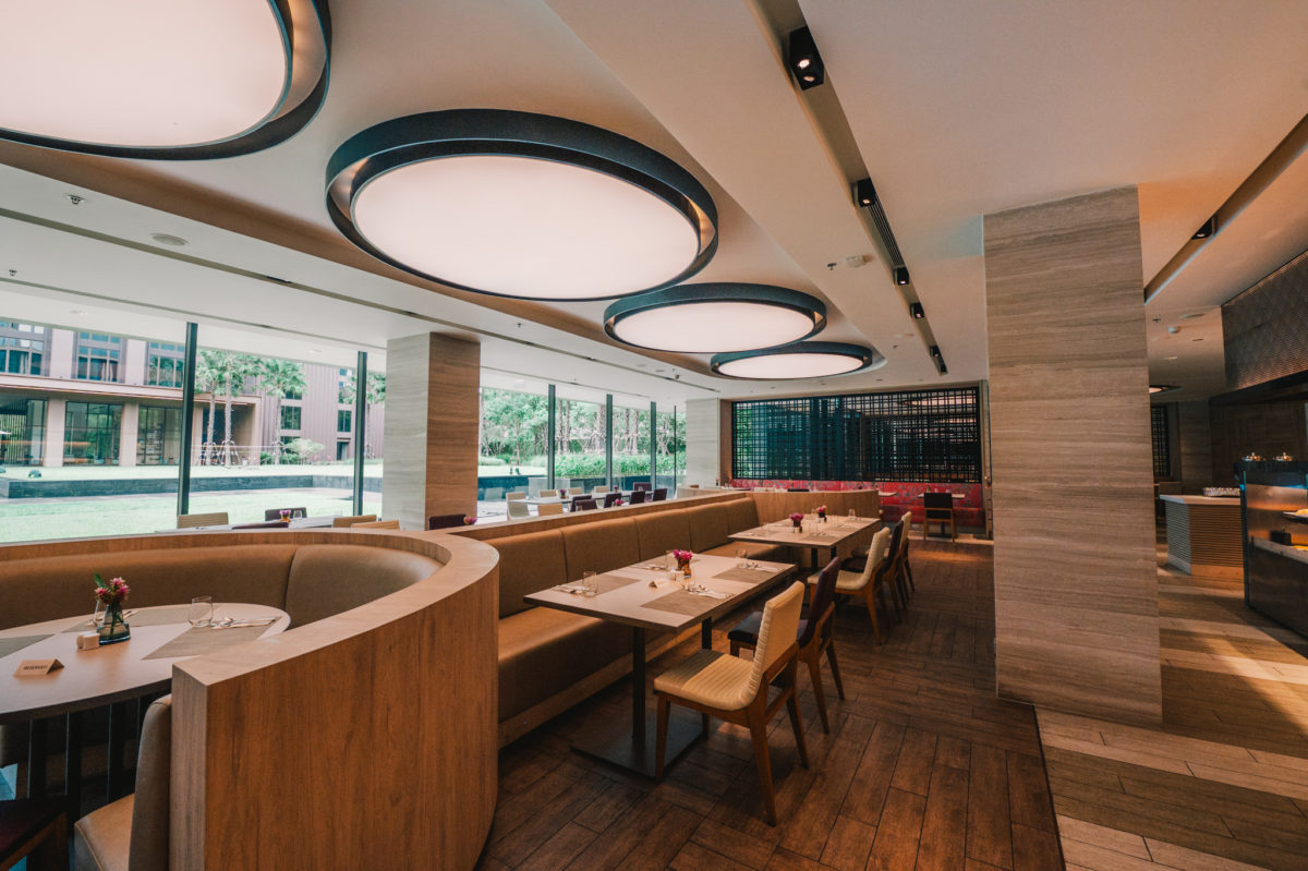 Chon Som at Courtyard บุฟเฟ่ต์นานาชาติพรีเมียม ในโรงแรมหรู 4 ดาว