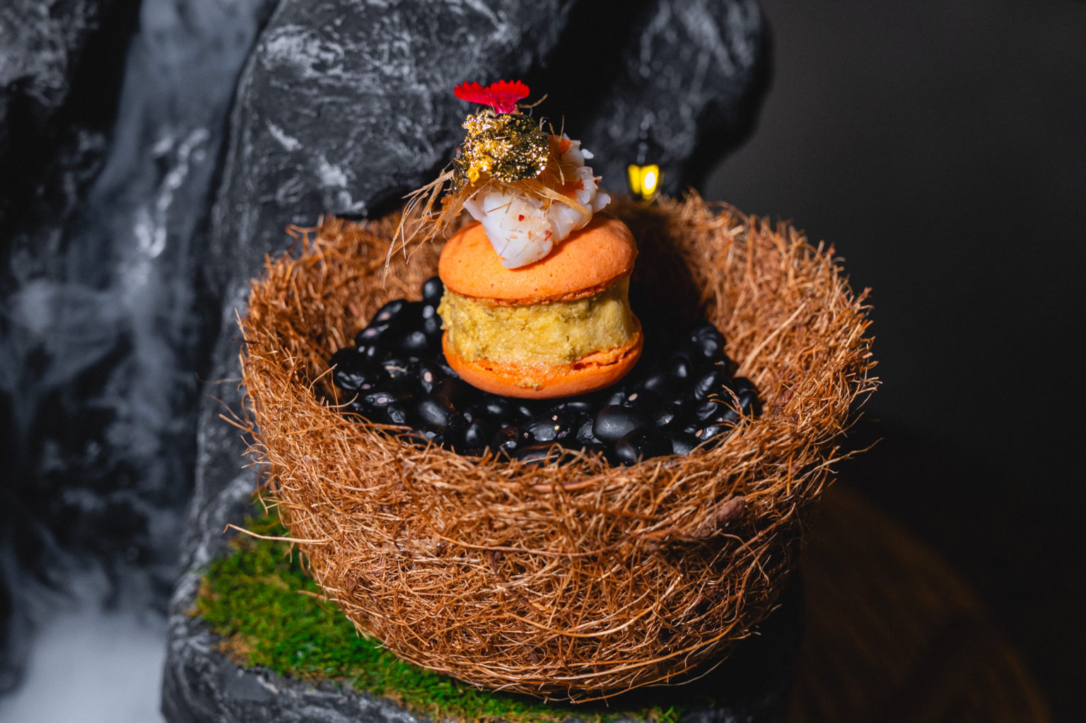 Myste Restaurant ไฟน์ไดนิ่งอลังการ ในถ้ำน้ำตกกลางสายหมอก ที่แรกของไทย