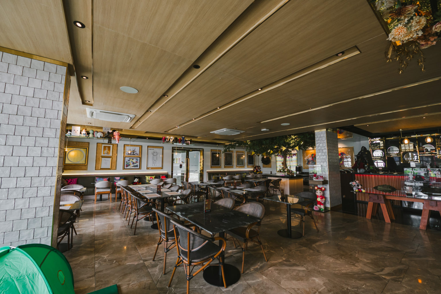 Frame Cafe & Restaurant ร้านอาหารฟิวชั่น พร้อมมิวเซียมเอาใจสาย Art Toys