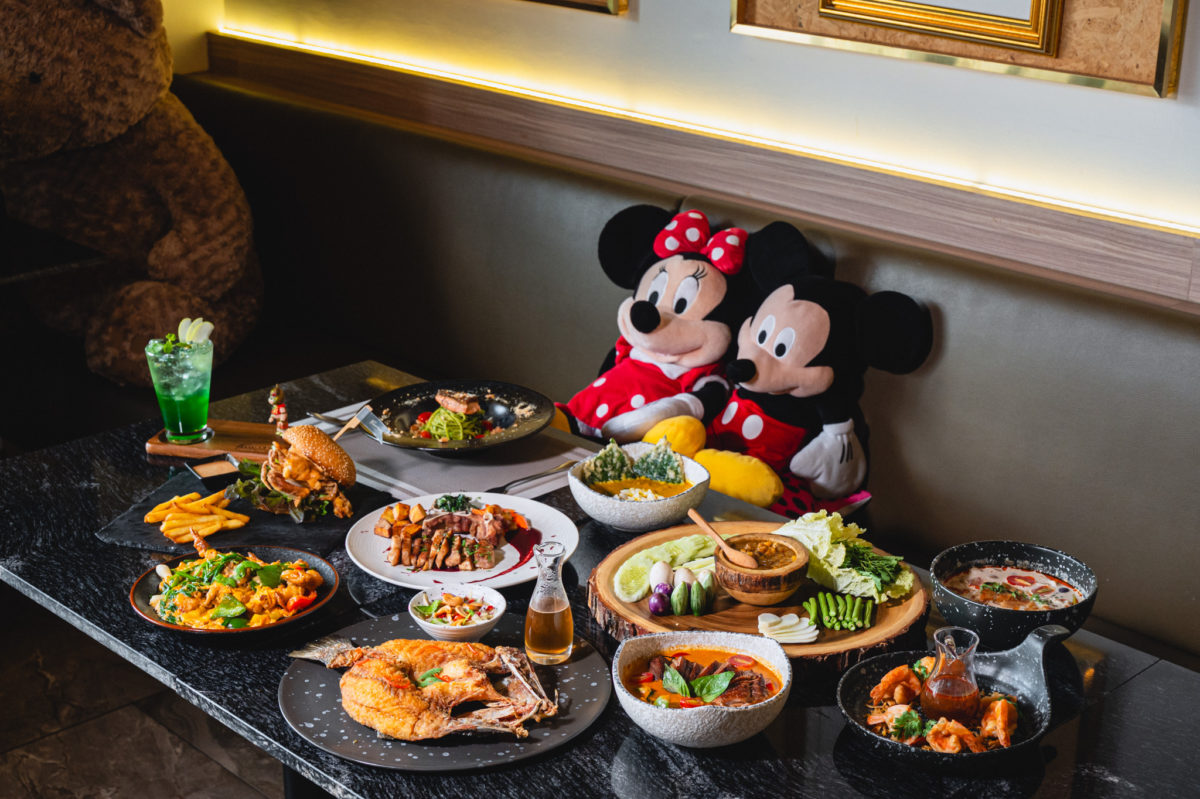 Frame Cafe & Restaurant ร้านอาหารฟิวชั่น พร้อมมิวเซียมเอาใจสาย Art Toys