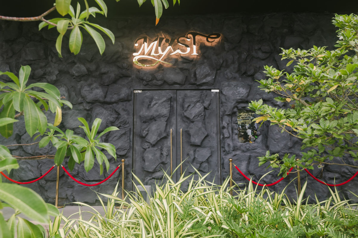 Myste Restaurant ไฟน์ไดนิ่งอลังการ ในถ้ำน้ำตกกลางสายหมอก ที่แรกของไทย