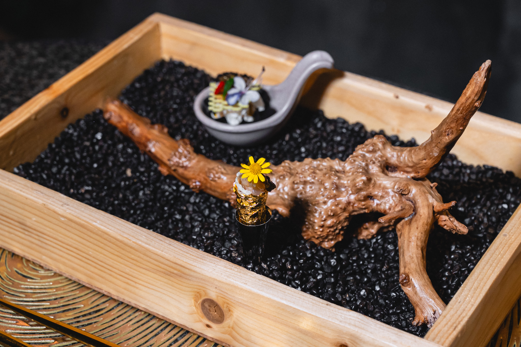 Myste Restaurant ไฟน์ไดนิ่งอลังการ ในถ้ำน้ำตกกลางสายหมอก ที่แรกของไทย