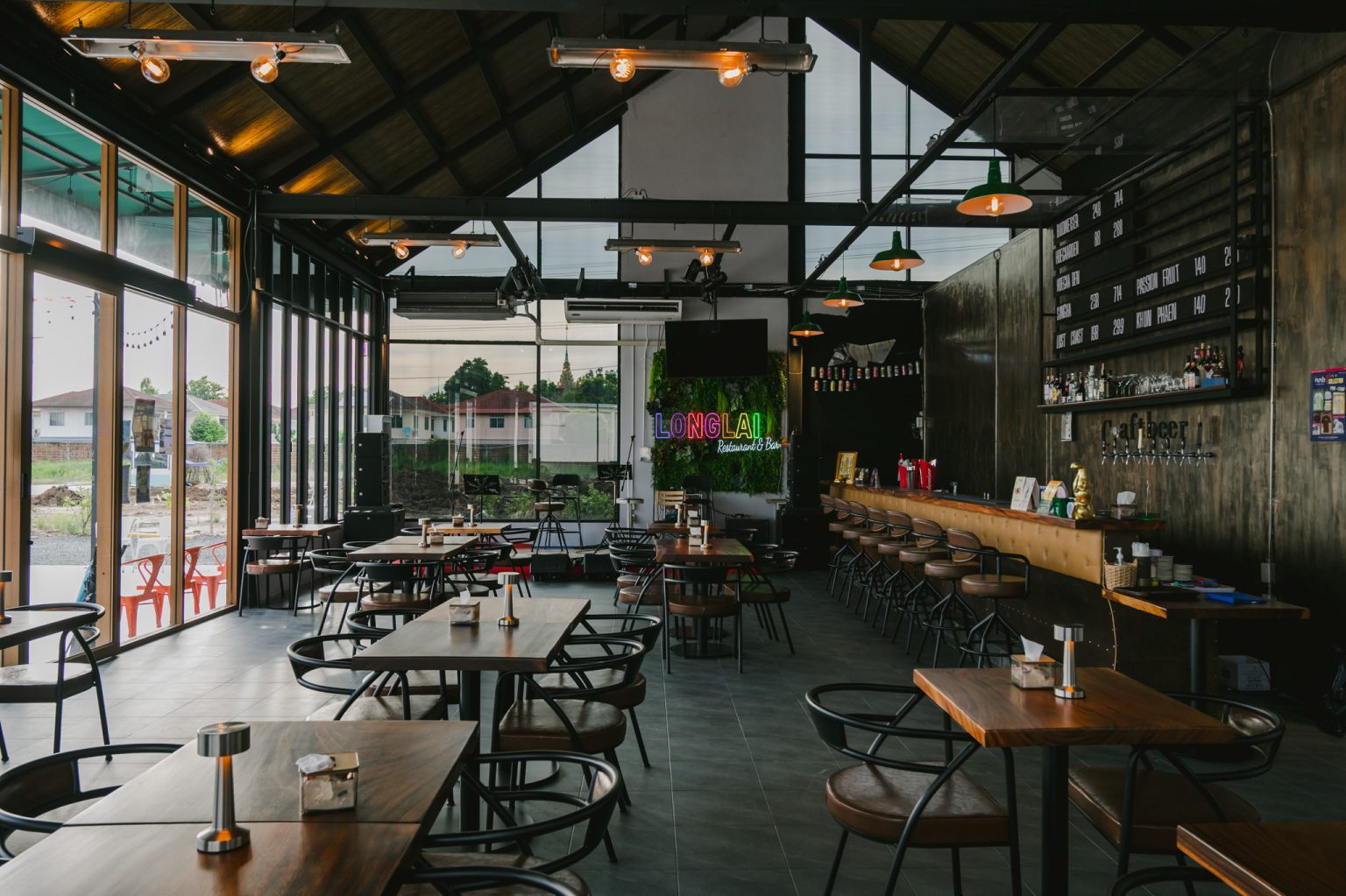 Longlai Restaurant & Bar กินก็ดี ดื่มก็ได้ บรรยากาศก็ชิล ในย่านบางนา - Hungry Hub Blog