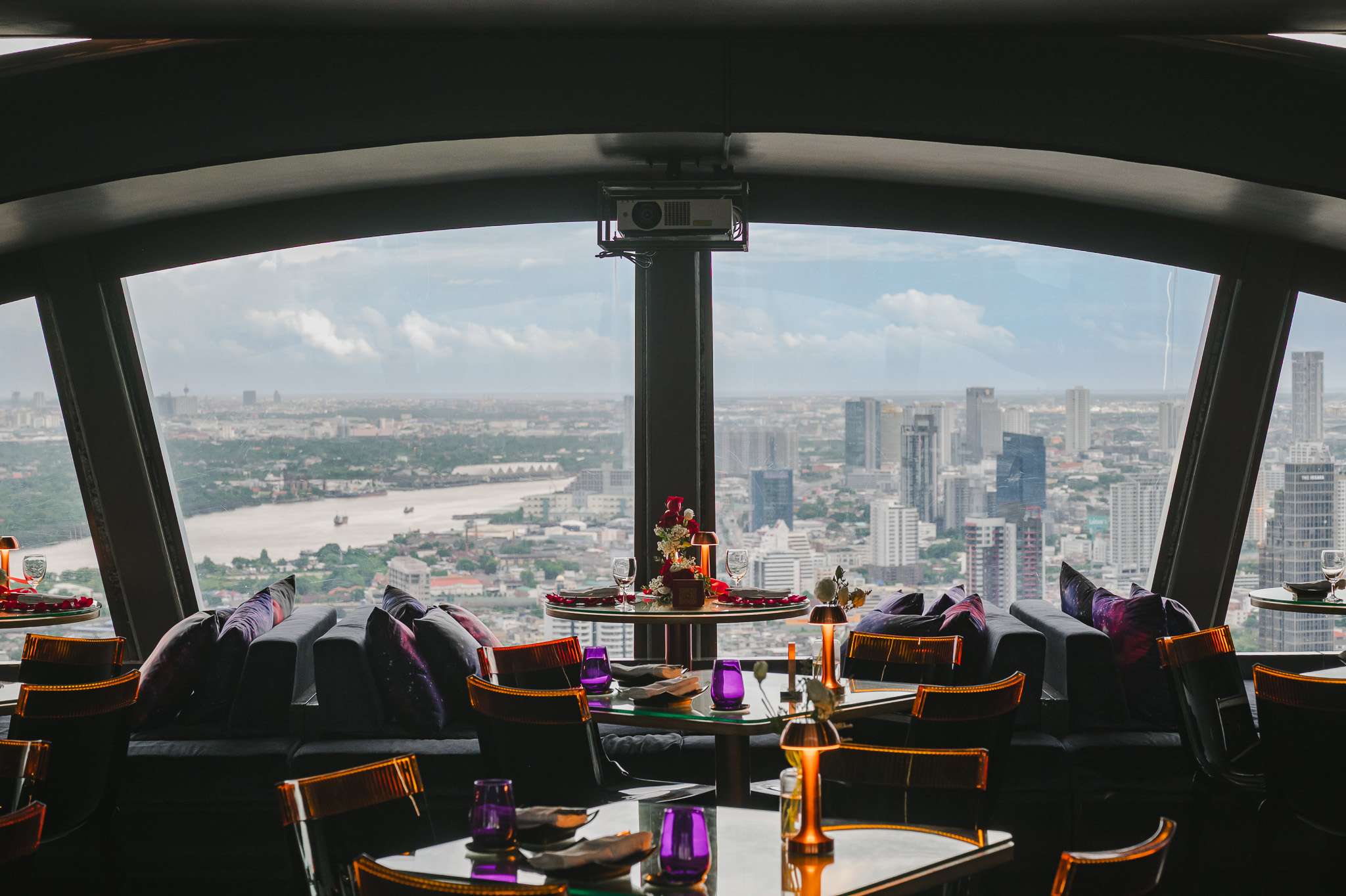 Vertigo TOO ดินเนอร์โรแมนติกใต้แสงดาว ชมวิวเมือง 180 องศาบนชั้น 60 ...